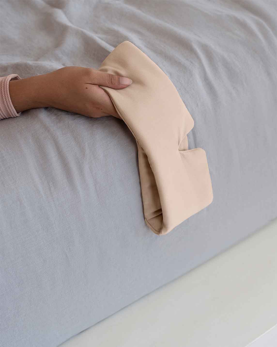 Weighted Silk Sleep Stone Mask – Baloo Living